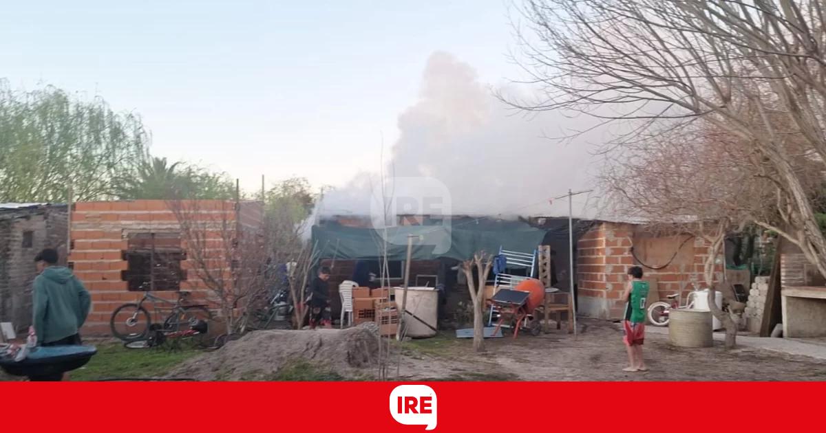 Feroz incendio se desató en una casa en Desvío Arijón y una familia ...